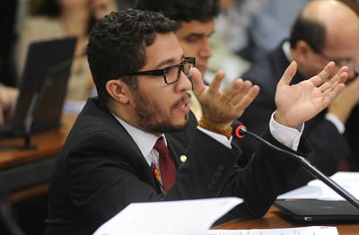 Jean Wyllys concorre a prêmio de melhor parlamentar | Dois Terços