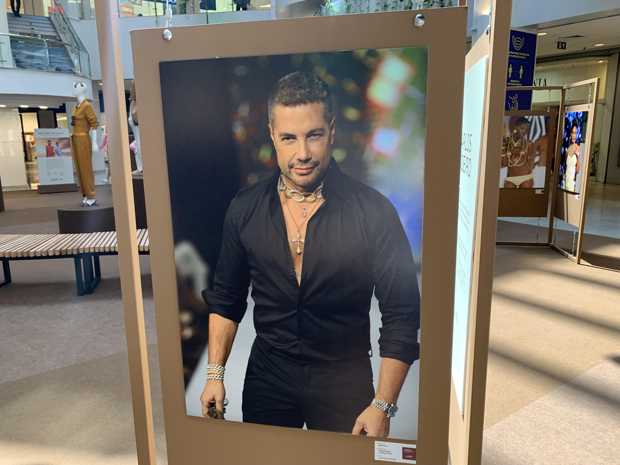 Exposição homenageia Carlos Rodeiro com retrospectiva de seus desfiles ...