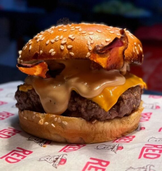 Com criações assinadas, RED Burger segue até setembro na Burger Gourmet ...
